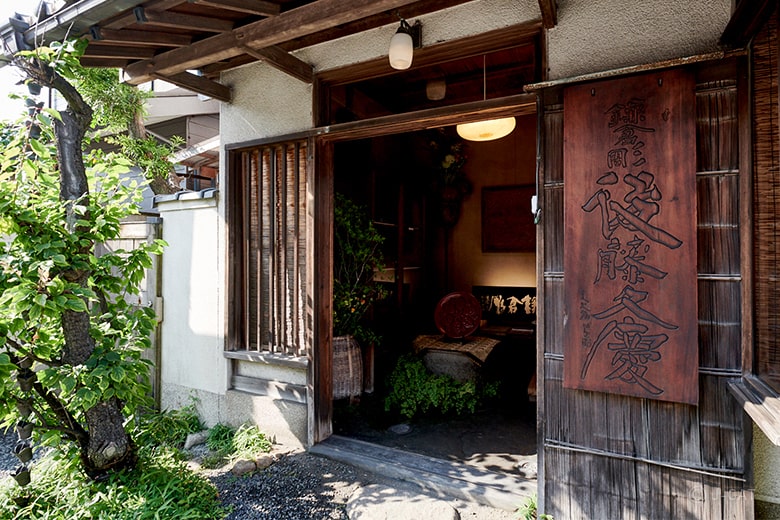 Japanese Lacquer-finished Kamakura-bori Wood Carving under Kyukei Goto