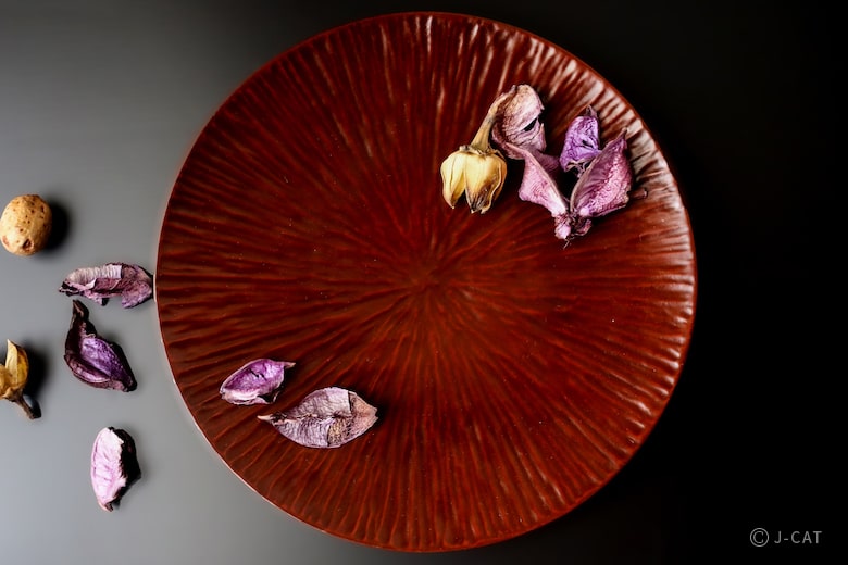 Japanese Lacquer-finished Kamakura-bori Wood Carving under Kyukei Goto