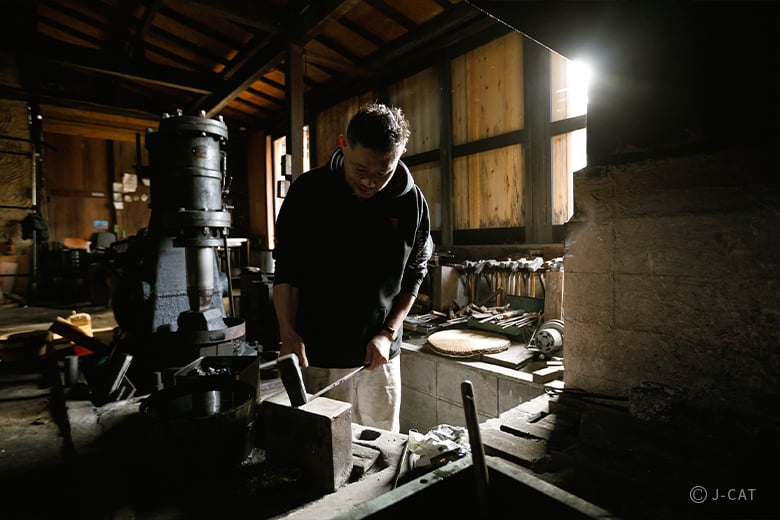 Forge a Samurai Knife at Asano Kajiya, a Distinguished Blacksmith's Workshop in Gifu
