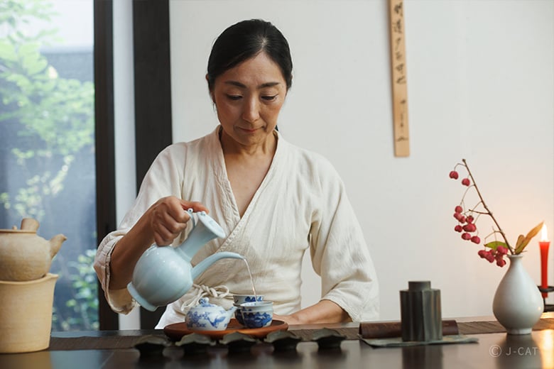 Gain a New Perspective on Japan's Tea Culture With Japanese and Chinese ...