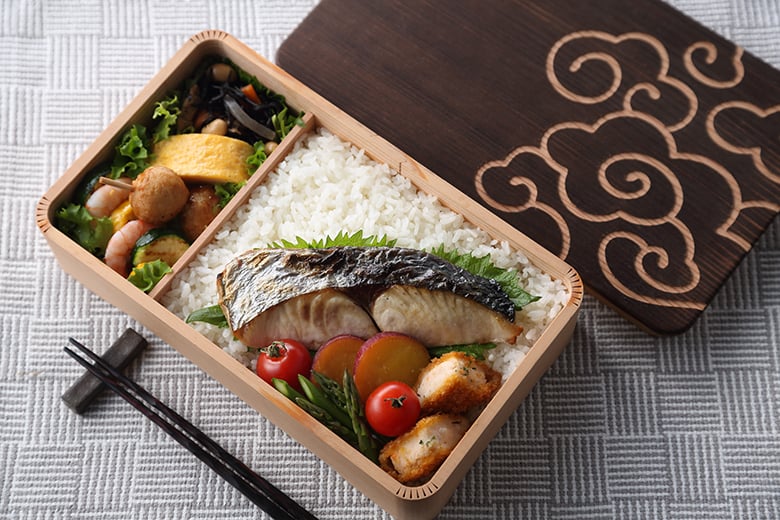Make a "Breathing" Bento Box & Chopsticks with Japanese Cedar in Osaka