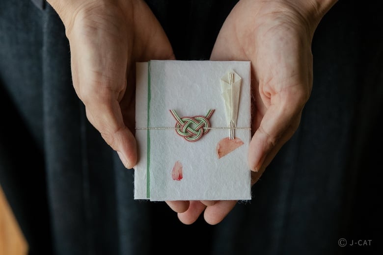 Learn To Tie Mizuhiki Knots And Wrap With Washi Paper With A Mizuhiki ...