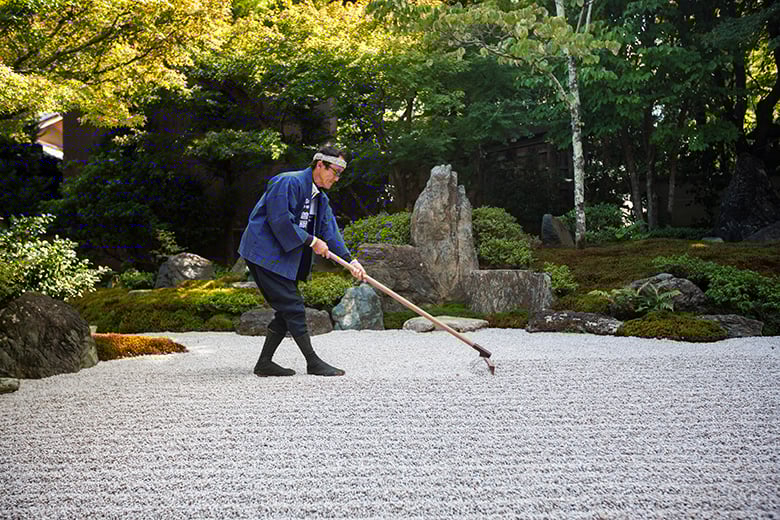 Learn the Art of Karesansui Dry-Garden Raking from a Kyoto Master